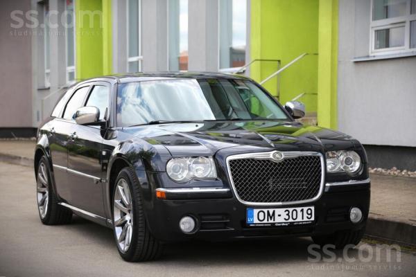 Grey Chrysler 300C 2010 in Riga, with an engine capacity of 3.00 L and mileage of 379 thousand km for 5495 €, photo 4 on AUTOMOTO.COM.LV