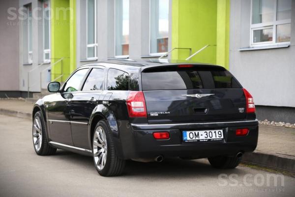 Grey Chrysler 300C 2010 in Riga, with an engine capacity of 3.00 L and mileage of 379 thousand km for 5495 €, photo 6 on AUTOMOTO.COM.LV