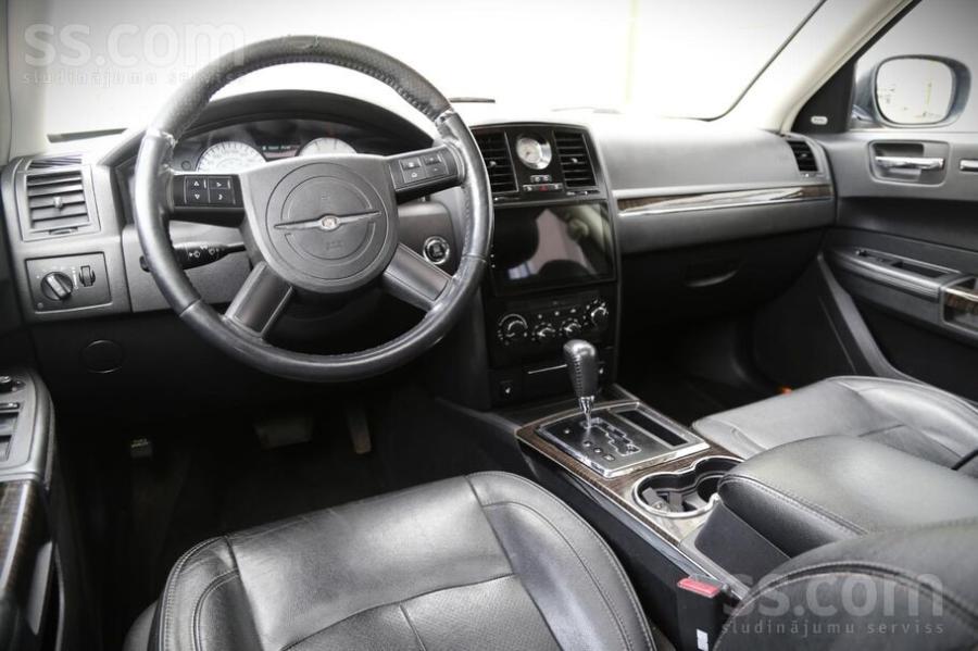 Pelēks Chrysler 300C 2010 Rīga, ar dzinēja tilpumu 3.00 L un nobraukumu 379 tūkst. km par 5495 €, foto 8 vietnē AUTOMOTO.COM.LV