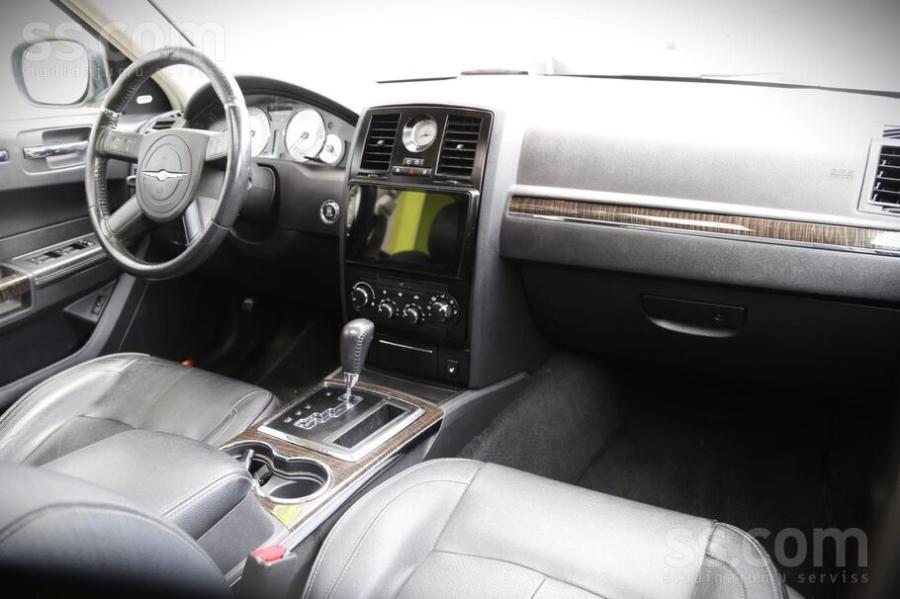 Pelēks Chrysler 300C 2010 Rīga, ar dzinēja tilpumu 3.00 L un nobraukumu 379 tūkst. km par 5495 €, foto 10 vietnē AUTOMOTO.COM.LV