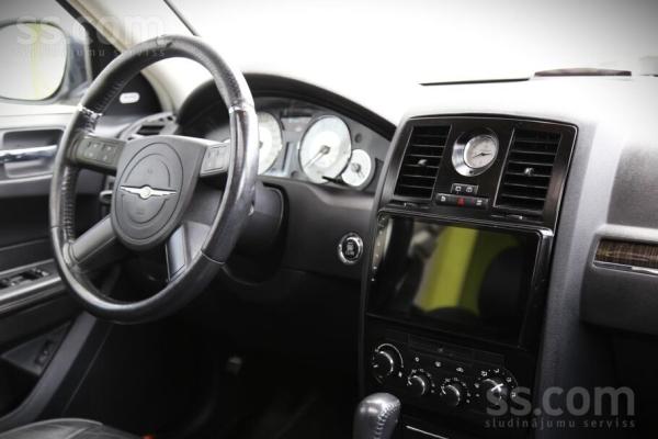 Grey Chrysler 300C 2010 in Riga, with an engine capacity of 3.00 L and mileage of 379 thousand km for 5495 €, photo 10 on AUTOMOTO.COM.LV