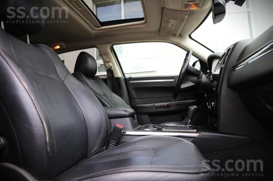 Pelēks Chrysler 300C 2010 Rīga, ar dzinēja tilpumu 3.00 L un nobraukumu 379 tūkst. km par 5495 €, foto 13 vietnē AUTOMOTO.COM.LV