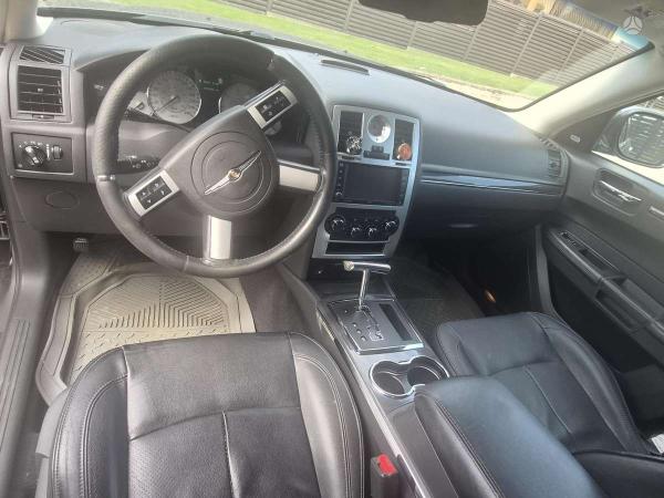 Серый Крайслер 300C 2010 в Каунас, объемом двигателя 3.00 л и пробегом 345 тыс. км за 4000 €, фото 2 на AUTOMOTO.COM.LV