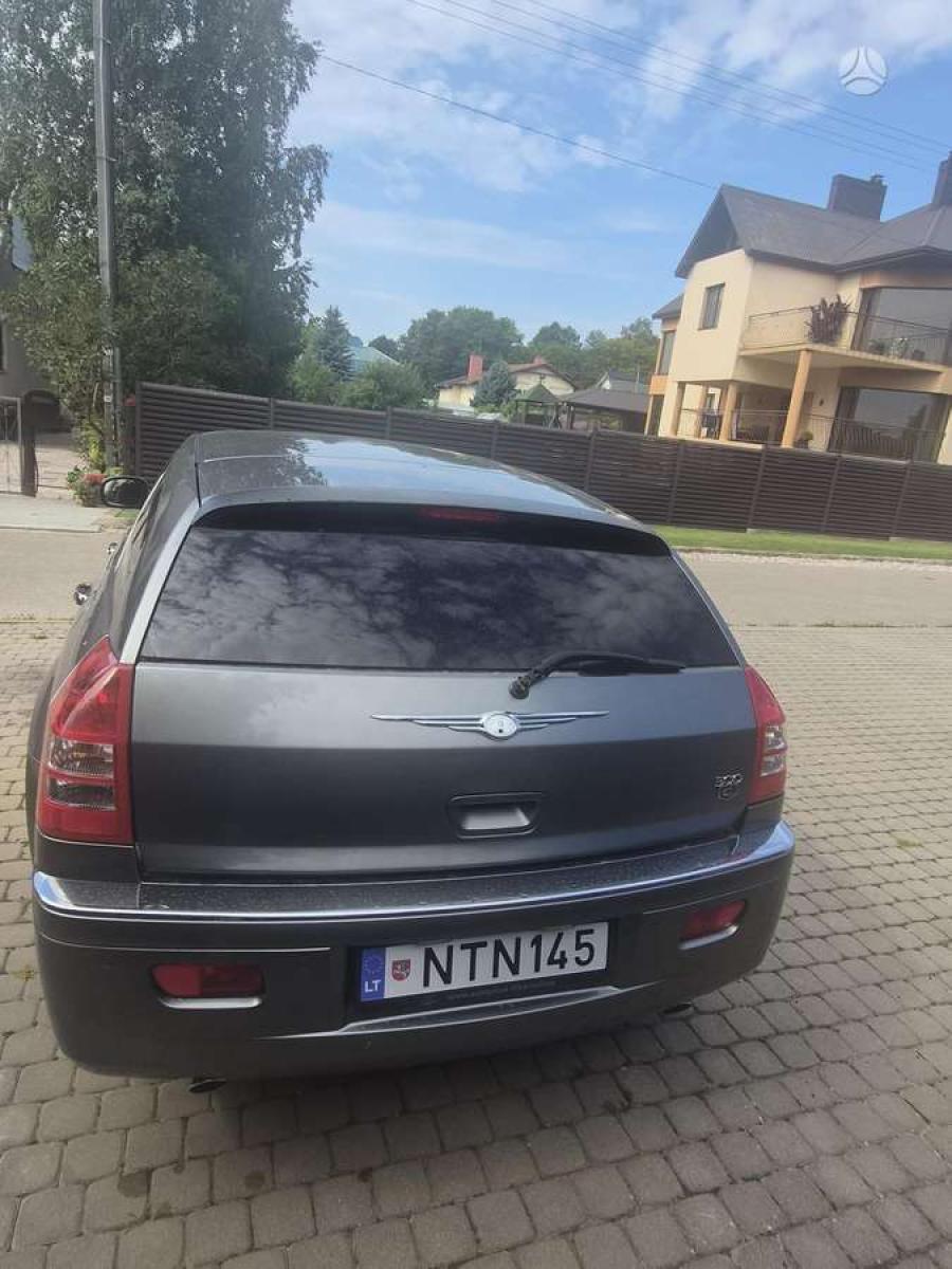 Pelēks Chrysler 300C 2010 Kauņa, ar dzinēja tilpumu 3.00 L un nobraukumu 345 tūkst. km par 4000 €, foto 6 vietnē AUTOMOTO.COM.LV
