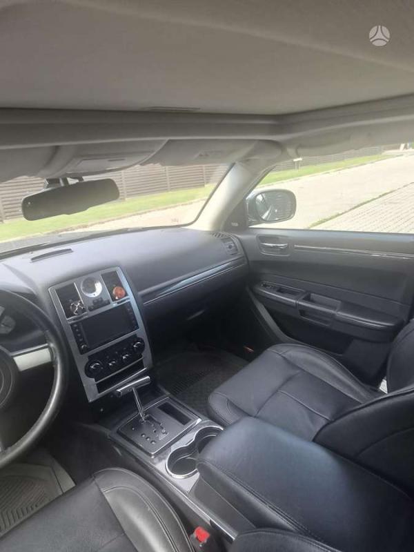 Pelēks Chrysler 300C 2010 Kauņa, ar dzinēja tilpumu 3.00 L un nobraukumu 345 tūkst. km par 4000 €, foto 7 vietnē AUTOMOTO.COM.LV