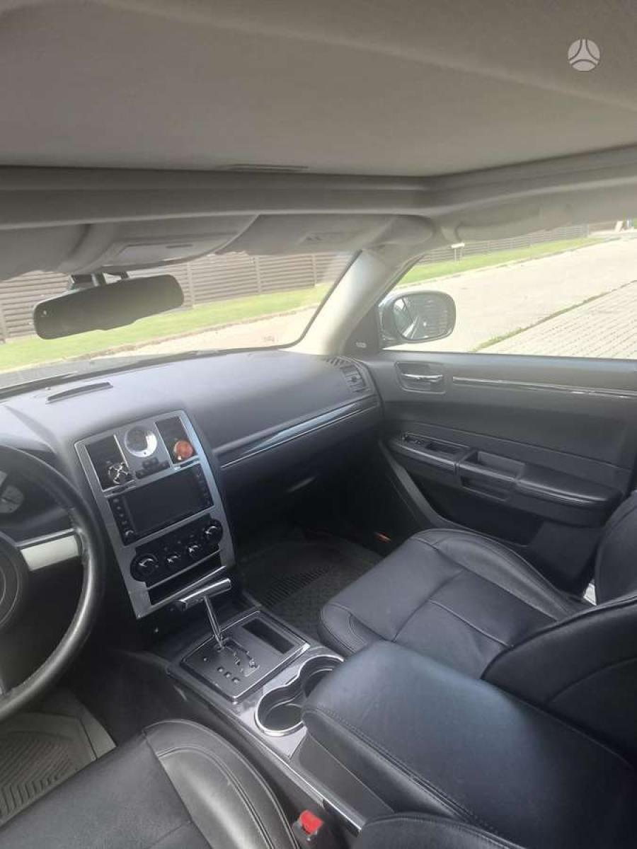 Pelēks Chrysler 300C 2010 Kauņa, ar dzinēja tilpumu 3.00 L un nobraukumu 345 tūkst. km par 4000 €, foto 8 vietnē AUTOMOTO.COM.LV