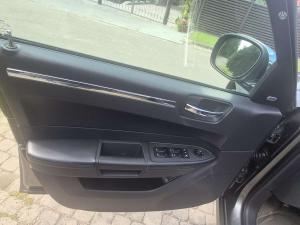 Pelēks Chrysler 300C 2010 Kauņa, ar dzinēja tilpumu 3.00 L un nobraukumu 345 tūkst. km par 4000 €, foto 15 vietnē AUTOMOTO.COM.LV