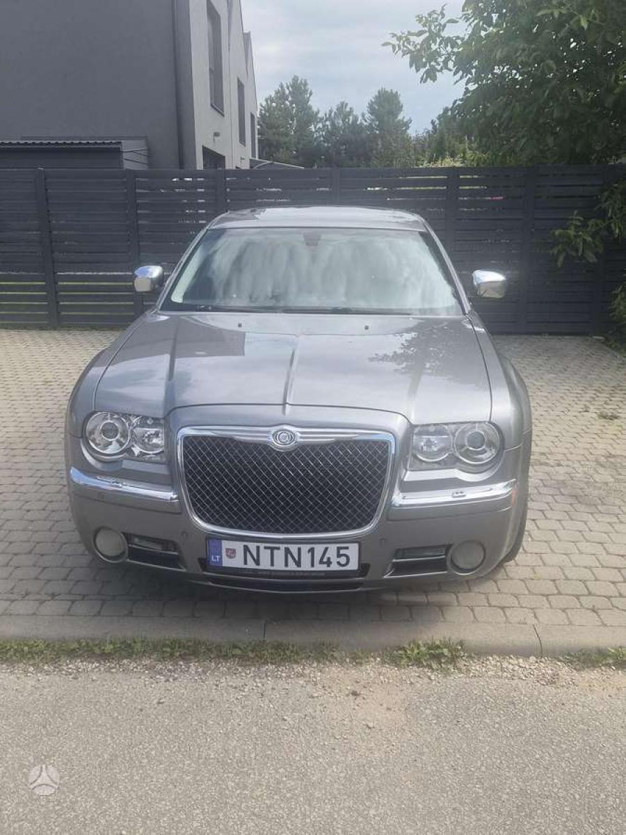 Pelēks Chrysler 300C 2010 Kauņa, ar dzinēja tilpumu 3.00 L un nobraukumu 345 tūkst. km par 4000 €, foto 16 vietnē AUTOMOTO.COM.LV