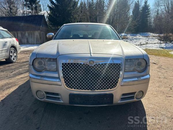 Chrysler 300C 2004 Madona, ar dzinēja tilpumu 5.70 L un nobraukumu 153 tūkst. km par 3400 €, foto 3 vietnē AUTOMOTO.COM.LV