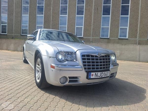 Chrysler 300C 2004 Telšiai, ar dzinēja tilpumu 3.50 L un nobraukumu 254 tūkst. km par 1500 €, foto 1 vietnē AUTOMOTO.COM.LV