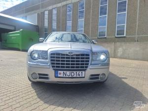Chrysler 300C 2004 Telšiai, ar dzinēja tilpumu 3.50 L un nobraukumu 254 tūkst. km par 1500 €, foto 3 vietnē AUTOMOTO.COM.LV
