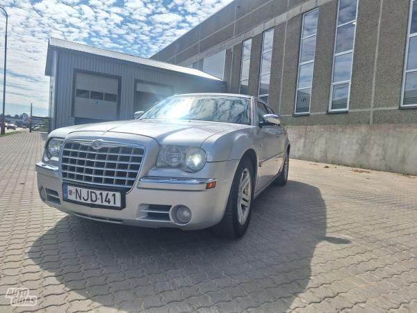 Chrysler 300C 2004 Telšiai, ar dzinēja tilpumu 3.50 L un nobraukumu 254 tūkst. km par 1500 €, foto 3 vietnē AUTOMOTO.COM.LV