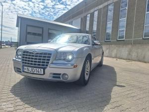 Chrysler 300C 2004 Telšiai, ar dzinēja tilpumu 3.50 L un nobraukumu 254 tūkst. km par 1500 €, foto 4 vietnē AUTOMOTO.COM.LV