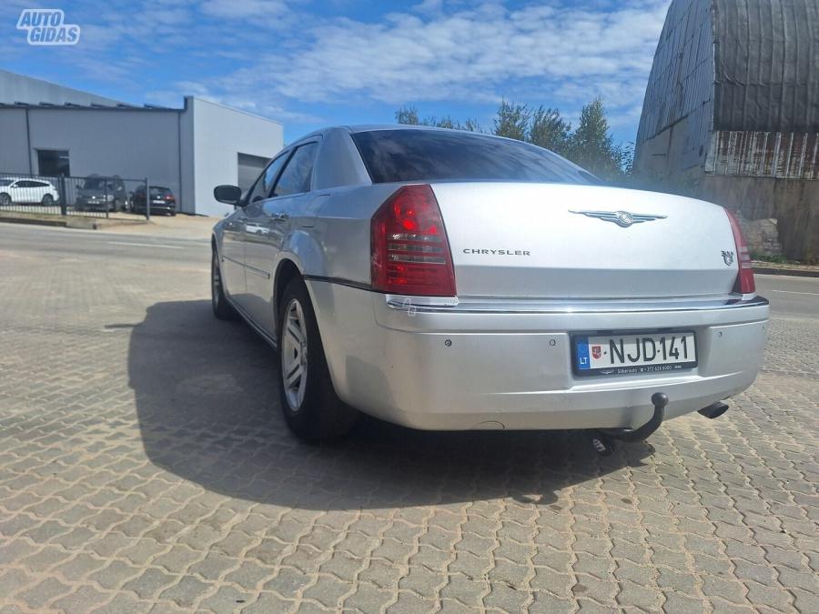 Chrysler 300C 2004 Telšiai, ar dzinēja tilpumu 3.50 L un nobraukumu 254 tūkst. km par 1500 €, foto 7 vietnē AUTOMOTO.COM.LV