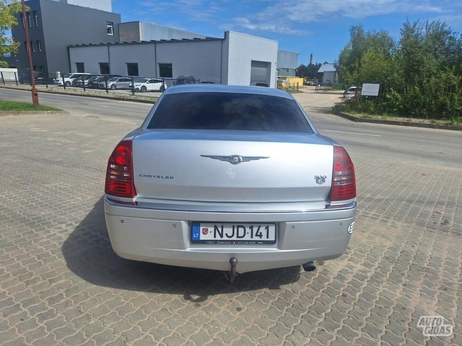 Chrysler 300C 2004 Telšiai, ar dzinēja tilpumu 3.50 L un nobraukumu 254 tūkst. km par 1500 €, foto 8 vietnē AUTOMOTO.COM.LV