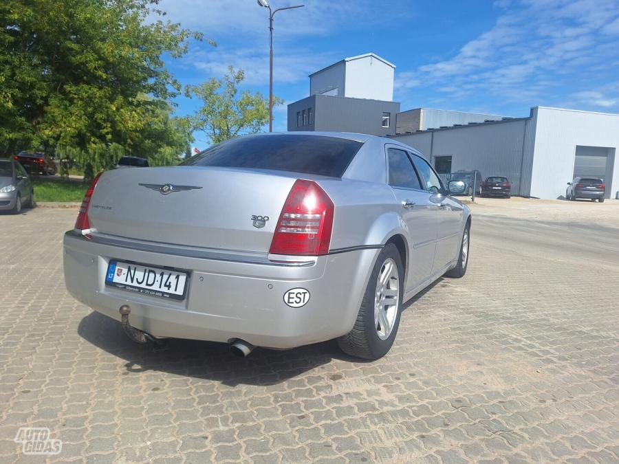 Chrysler 300C 2004 Telšiai, ar dzinēja tilpumu 3.50 L un nobraukumu 254 tūkst. km par 1500 €, foto 9 vietnē AUTOMOTO.COM.LV