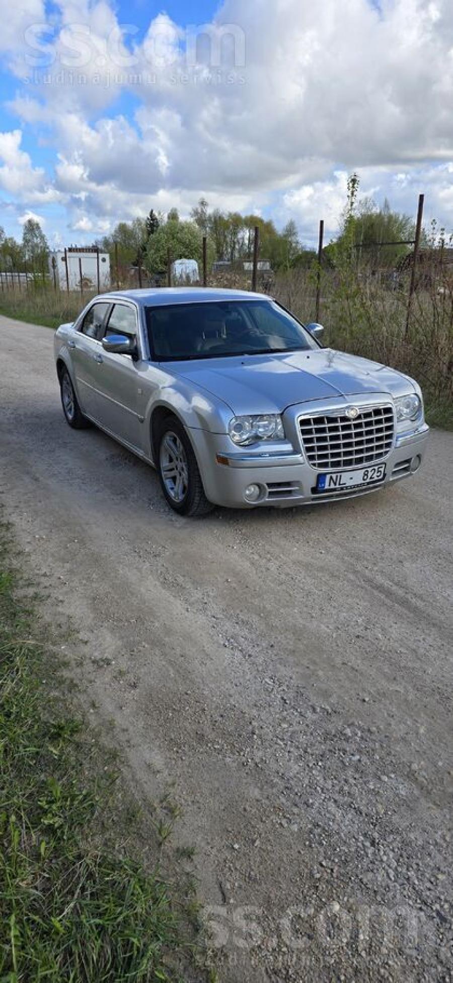 Chrysler 300C 2005 in Riga, with an engine capacity of 3.00 L and mileage of 296 thousand km for 1650 €, photo 1 on AUTOMOTO.COM.LV