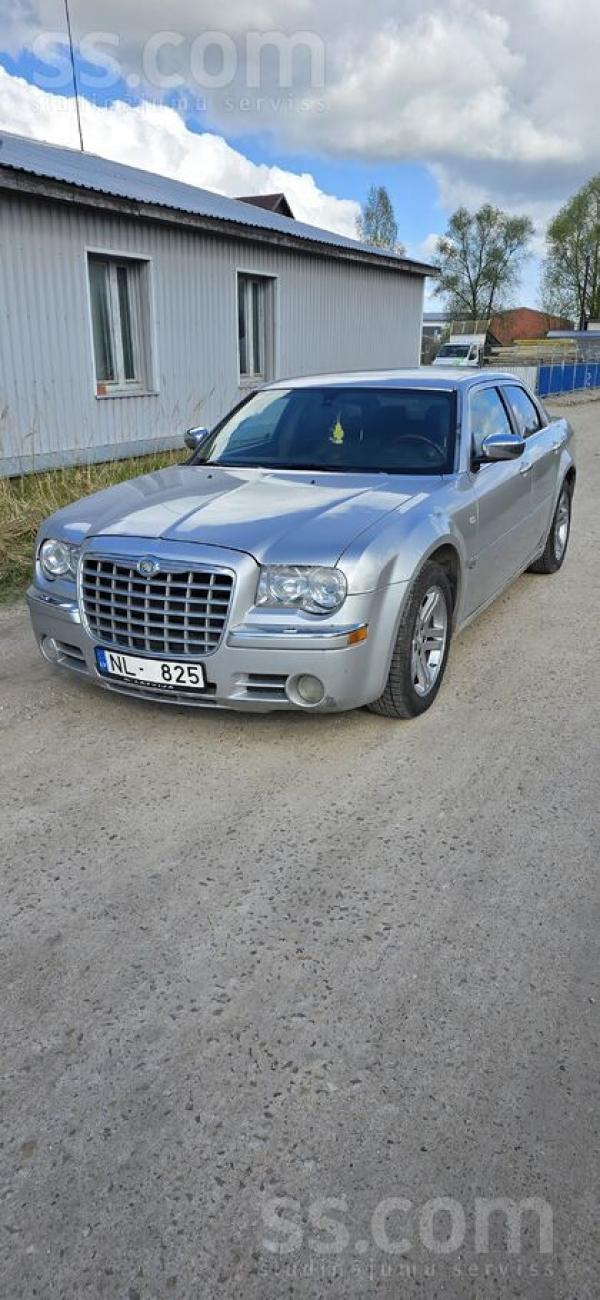 Chrysler 300C 2005 in Riga, with an engine capacity of 3.00 L and mileage of 296 thousand km for 1650 €, photo 2 on AUTOMOTO.COM.LV