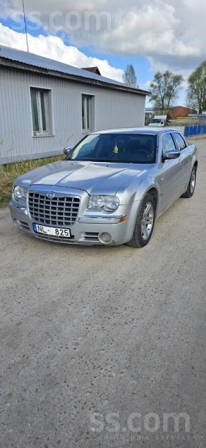 Chrysler 300C 2005 in Riga, with an engine capacity of 3.00 L and mileage of 296 thousand km for 1650 €, photo 2 on AUTOMOTO.COM.LV