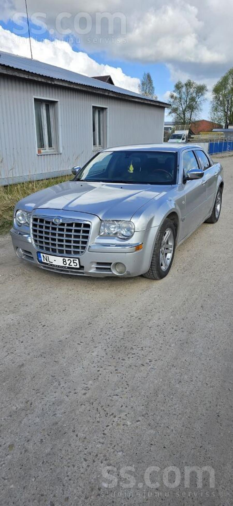 Chrysler 300C 2005 in Riga, with an engine capacity of 3.00 L and mileage of 296 thousand km for 1650 €, photo 2 on AUTOMOTO.COM.LV
