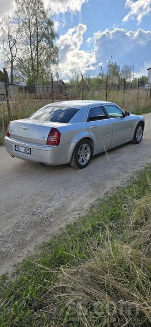 Chrysler 300C 2005 in Riga, with an engine capacity of 3.00 L and mileage of 296 thousand km for 1650 €, photo 3 on AUTOMOTO.COM.LV