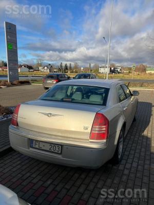 Chrysler 300C 2005 in Riga, with an engine capacity of 3.50 L and mileage of 348 thousand km for 1600 €, photo 3 on AUTOMOTO.COM.LV
