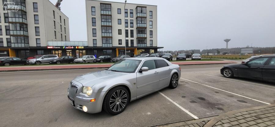 Chrysler 300C 2005 in Klaipeda, with an engine capacity of 3.50 L and mileage of 203 thousand km for 3100 €, photo 1 on AUTOMOTO.COM.LV