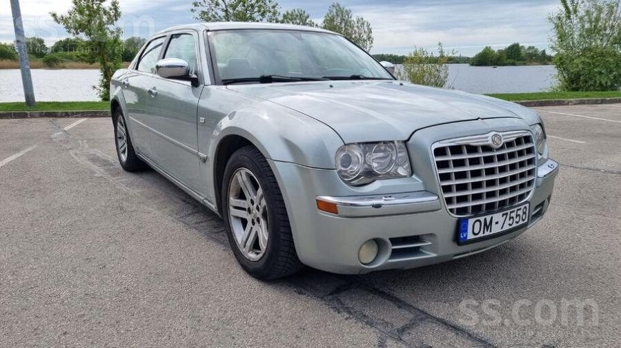 Chrysler 300C 2005 Rīga, ar dzinēja tilpumu 3.50 L un nobraukumu 187 tūkst. km par 3250 €, foto 4 vietnē AUTOMOTO.COM.LV
