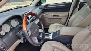 Chrysler 300C 2005 Rīga, ar dzinēja tilpumu 3.50 L un nobraukumu 187 tūkst. km par 3250 €, foto 9 vietnē AUTOMOTO.COM.LV