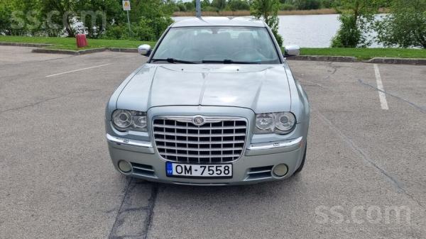 Крайслер 300C 2005 в Рига, объемом двигателя 3.50 л и пробегом 187 тыс. км за 3000 €, фото 2 на AUTOMOTO.COM.LV