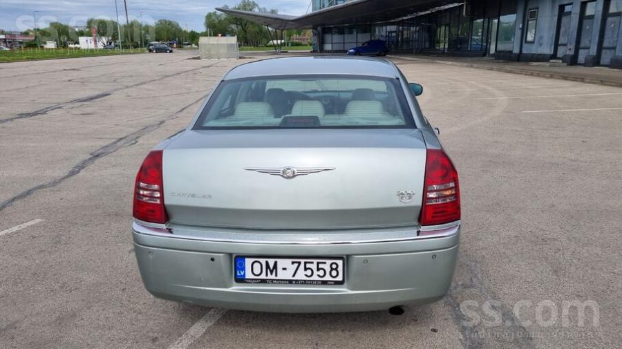 Chrysler 300C 2005 Rīga, ar dzinēja tilpumu 3.50 L un nobraukumu 187 tūkst. km par 3000 €, foto 5 vietnē AUTOMOTO.COM.LV