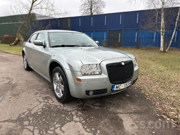 Chrysler 300C 2006 in Riga, with an engine capacity of 3.50 L and mileage of 260 thousand km for 1975 €, photo 1 on AUTOMOTO.COM.LV