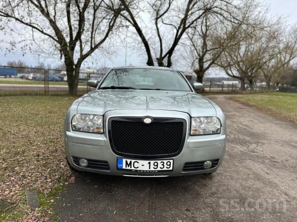 Chrysler 300C 2006 in Riga, with an engine capacity of 3.50 L and mileage of 260 thousand km for 1975 €, photo 3 on AUTOMOTO.COM.LV