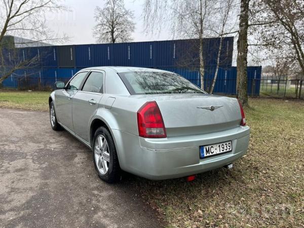 Chrysler 300C 2006 in Riga, with an engine capacity of 3.50 L and mileage of 260 thousand km for 1975 €, photo 6 on AUTOMOTO.COM.LV