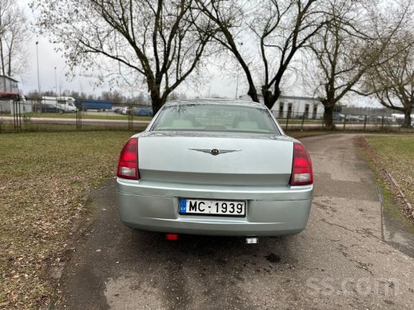 Chrysler 300C 2006 in Riga, with an engine capacity of 3.50 L and mileage of 260 thousand km for 1975 €, photo 8 on AUTOMOTO.COM.LV