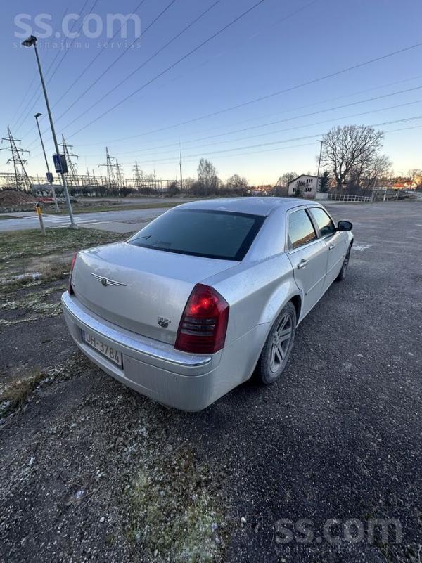 Chrysler 300C 2006 Saldus, ar dzinēja tilpumu 3.00 L un nobraukumu 317 tūkst. km par 3400 €, foto 3 vietnē AUTOMOTO.COM.LV