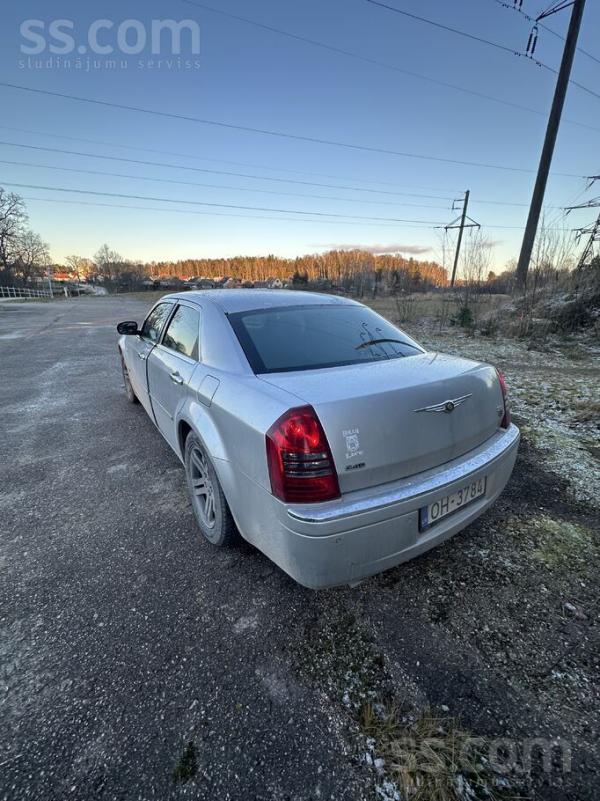 Chrysler 300C 2006 Saldus, ar dzinēja tilpumu 3.00 L un nobraukumu 317 tūkst. km par 3400 €, foto 4 vietnē AUTOMOTO.COM.LV