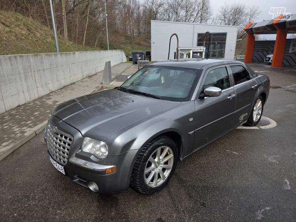 Chrysler 300C 2006 in Vilnius, with an engine capacity of 3.00 L and mileage of 500 thousand km for 1899 €, photo 1 on AUTOMOTO.COM.LV
