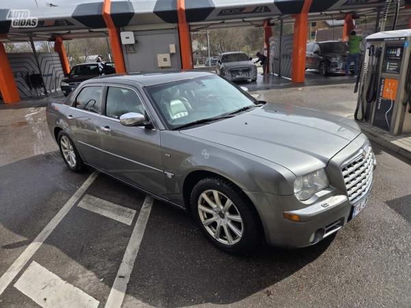 Chrysler 300C 2006 in Vilnius, with an engine capacity of 3.00 L and mileage of 500 thousand km for 1899 €, photo 2 on AUTOMOTO.COM.LV