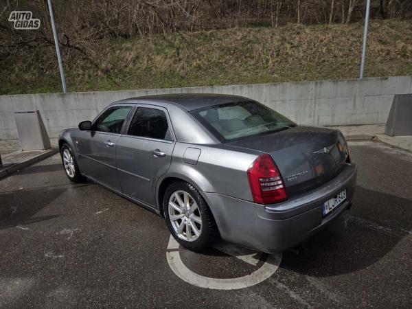Chrysler 300C 2006 in Vilnius, with an engine capacity of 3.00 L and mileage of 500 thousand km for 1899 €, photo 4 on AUTOMOTO.COM.LV
