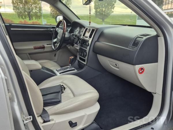 Chrysler 300C 2007 Daugavpils, ar dzinēja tilpumu 3.50 L un nobraukumu 340 tūkst. km par 2100 €, foto 11 vietnē AUTOMOTO.COM.LV