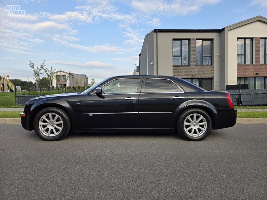 Крайслер 300C 2007 в Вильнюс, объемом двигателя 5.70 л и пробегом 158 тыс. км за 6200 €, фото 4 на AUTOMOTO.COM.LV