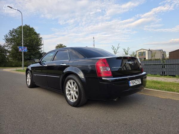 Chrysler 300C 2007 in Vilnius, with an engine capacity of 5.70 L and mileage of 158 thousand km for 6200 €, photo 6 on AUTOMOTO.COM.LV