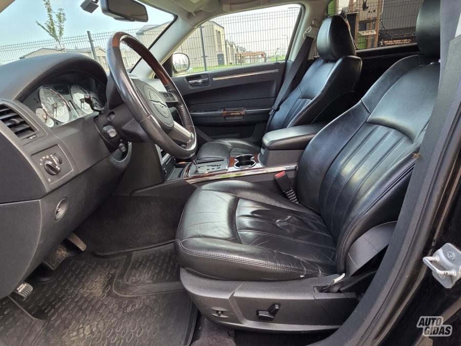 Крайслер 300C 2007 в Вильнюс, объемом двигателя 5.70 л и пробегом 158 тыс. км за 6200 €, фото 16 на AUTOMOTO.COM.LV