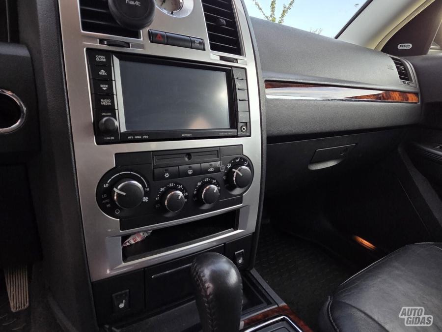Крайслер 300C 2007 в Вильнюс, объемом двигателя 5.70 л и пробегом 158 тыс. км за 6200 €, фото 17 на AUTOMOTO.COM.LV