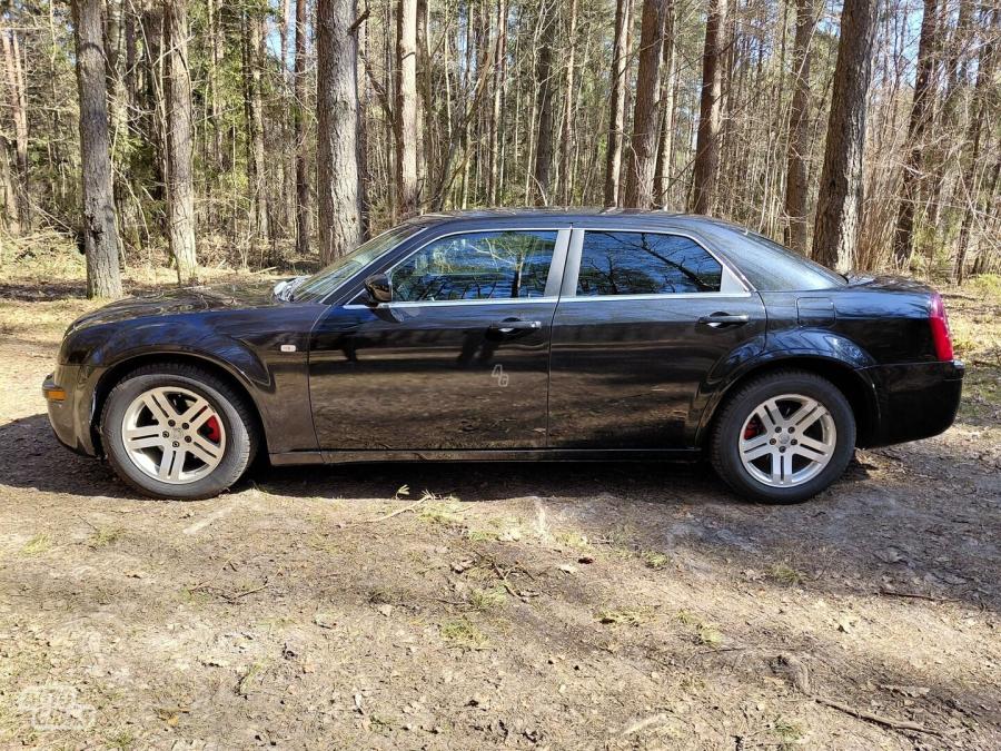 Chrysler 300C 2008 in Mazeikiai, with an engine capacity of 3.00 L and mileage of 189 thousand km for 3600 €, photo 5 on AUTOMOTO.COM.LV