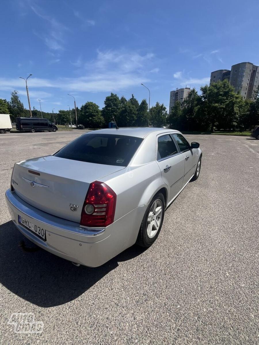 Крайслер 300C 2009 в Вильнюс, объемом двигателя 3.00 л и пробегом 302 тыс. км за 1750 €, фото 8 на AUTOMOTO.COM.LV