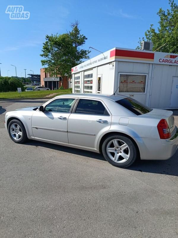 Chrysler 300C 2010 in Kaunas, with an engine capacity of 2.70 L and mileage of 275 thousand km for 2500 €, photo 3 on AUTOMOTO.COM.LV