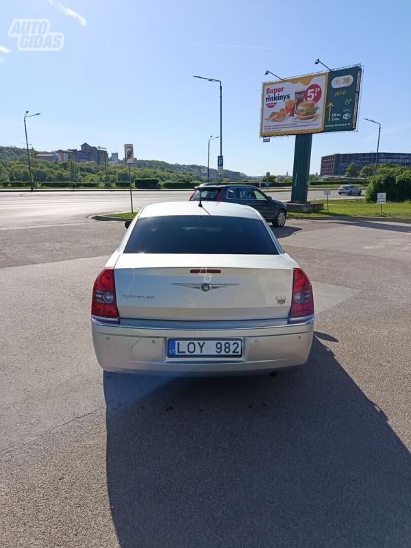 Chrysler 300C 2010 in Kaunas, with an engine capacity of 2.70 L and mileage of 275 thousand km for 2500 €, photo 4 on AUTOMOTO.COM.LV
