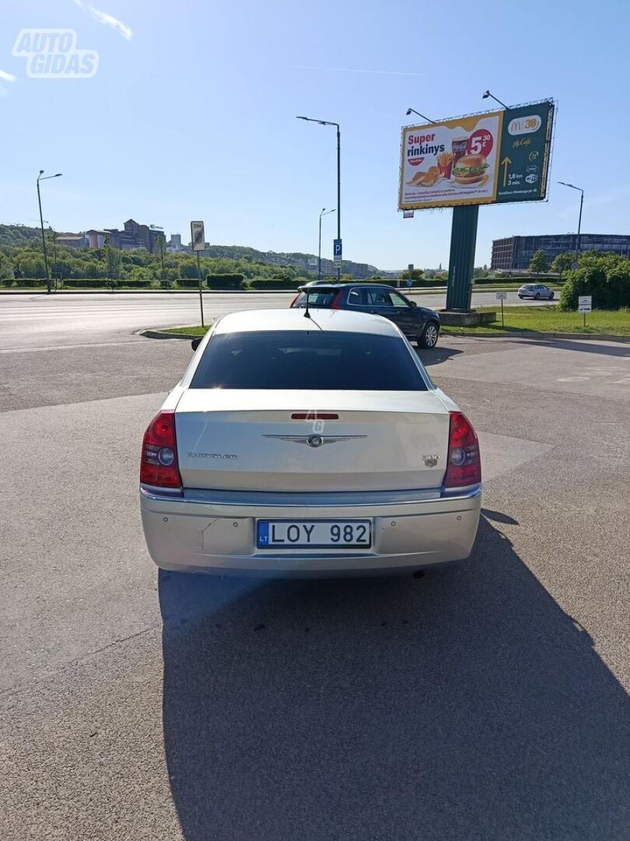 Крайслер 300C 2010 в Каунас, объемом двигателя 2.70 л и пробегом 275 тыс. км за 2500 €, фото 5 на AUTOMOTO.COM.LV